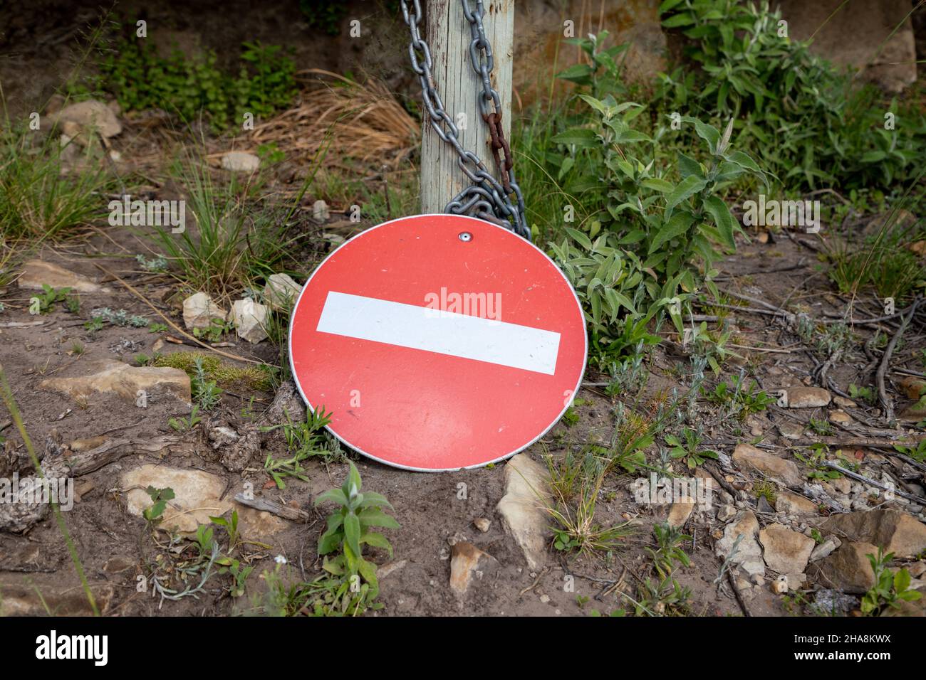 Close up on No entry sign on a chain on the ground Stock Photo - Alamy