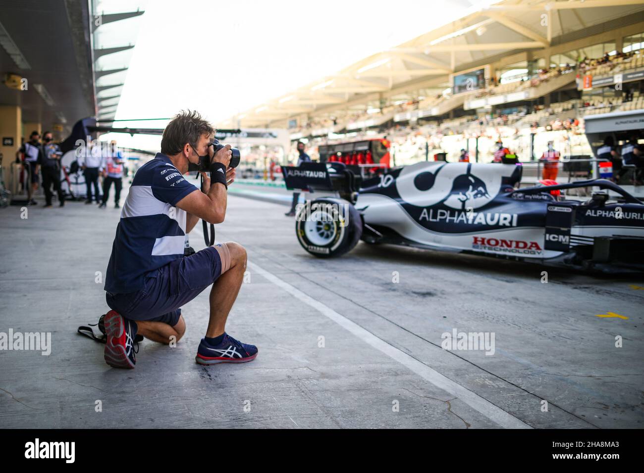 F1 Photographer at work in the pitlane during the Formula 1 Etihad ...