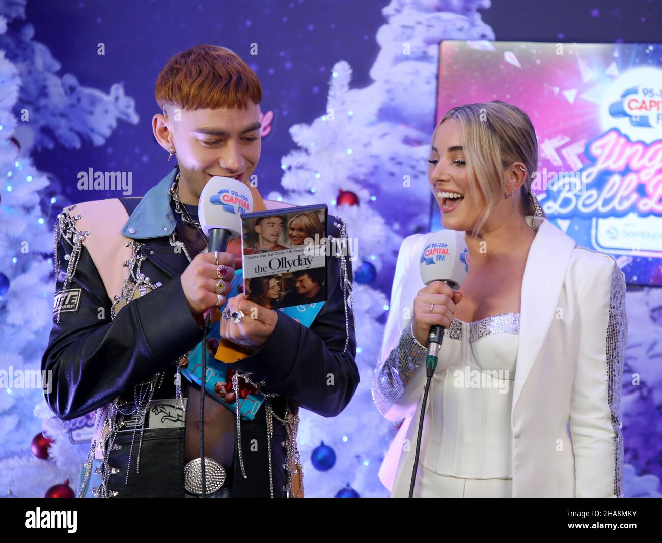 Left to right olly alexander hi-res stock photography and images - Alamy