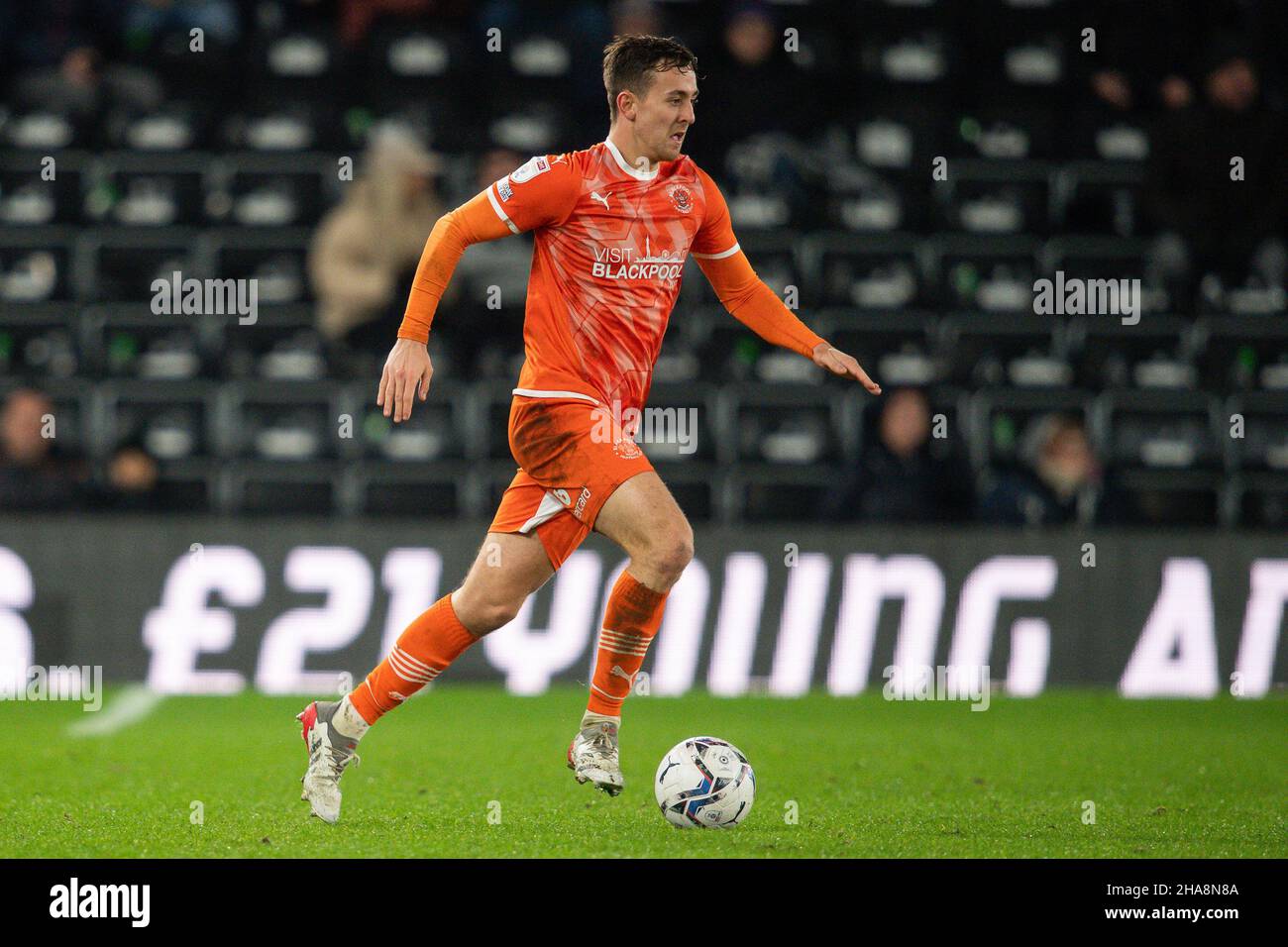 Ryan Wintle #8 of Blackpool makes a break with the ball Stock Photo - Alamy