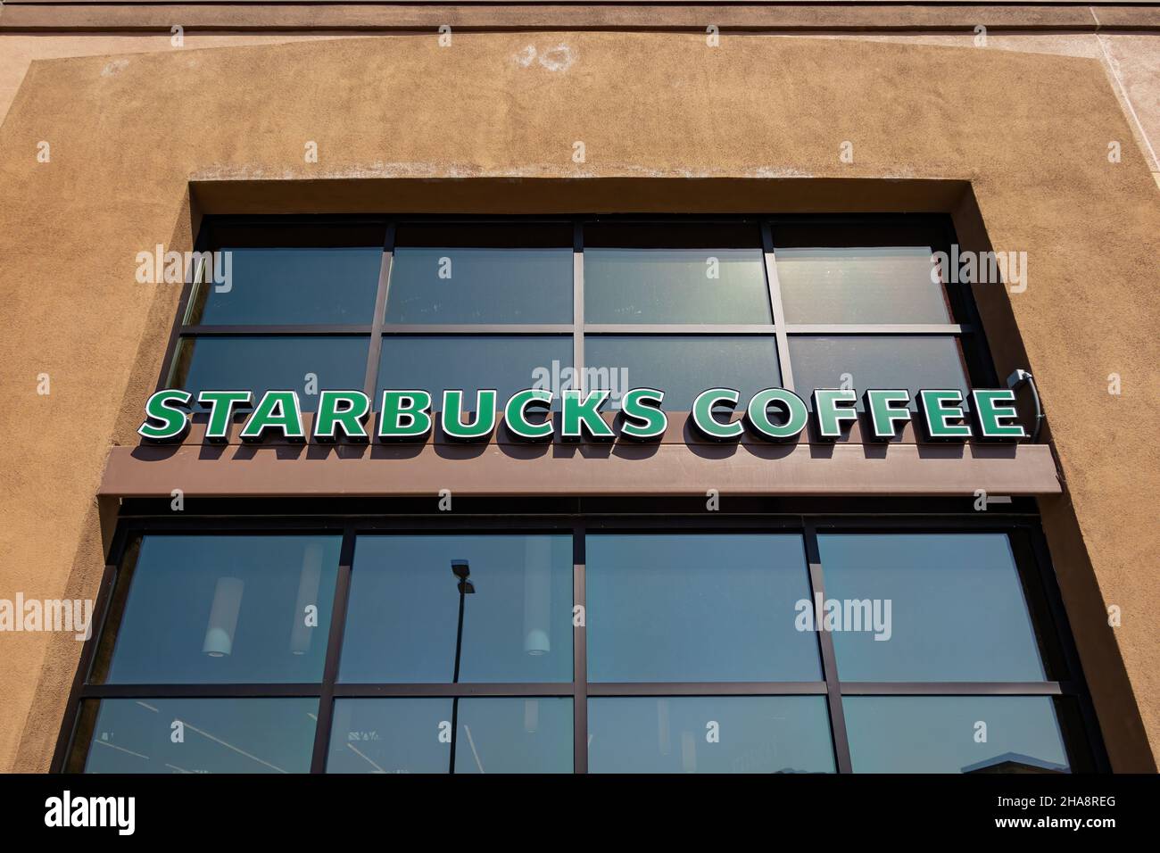 Empty starbucks coffee hi-res stock photography and images - Alamy