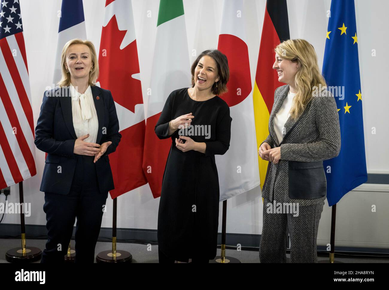 Federal Foreign Minister Annalena Baerbock (M) with her counterparts ...