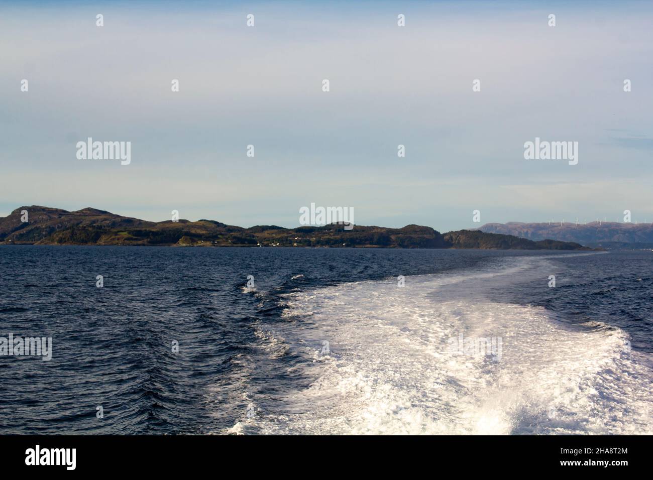 Trail on water of fast moving boat Stock Photo - Alamy