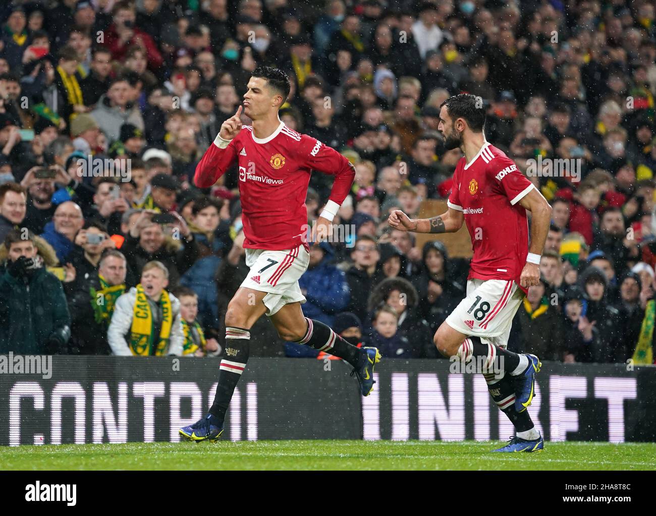 Cristiano ronaldo goal celebration hi-res stock photography and images ...