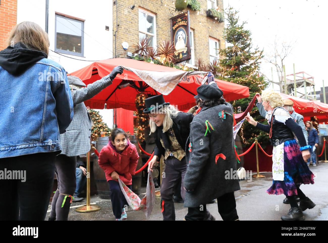 London, UK, December 11th 2021. Fowlers Molly Dancers tour pubs in ...