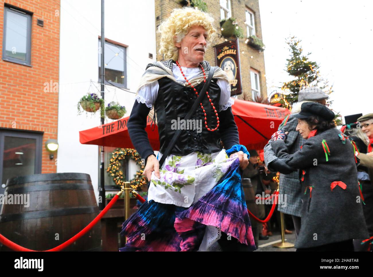 London, UK, December 11th 2021. Fowlers Molly Dancers tour pubs in ...