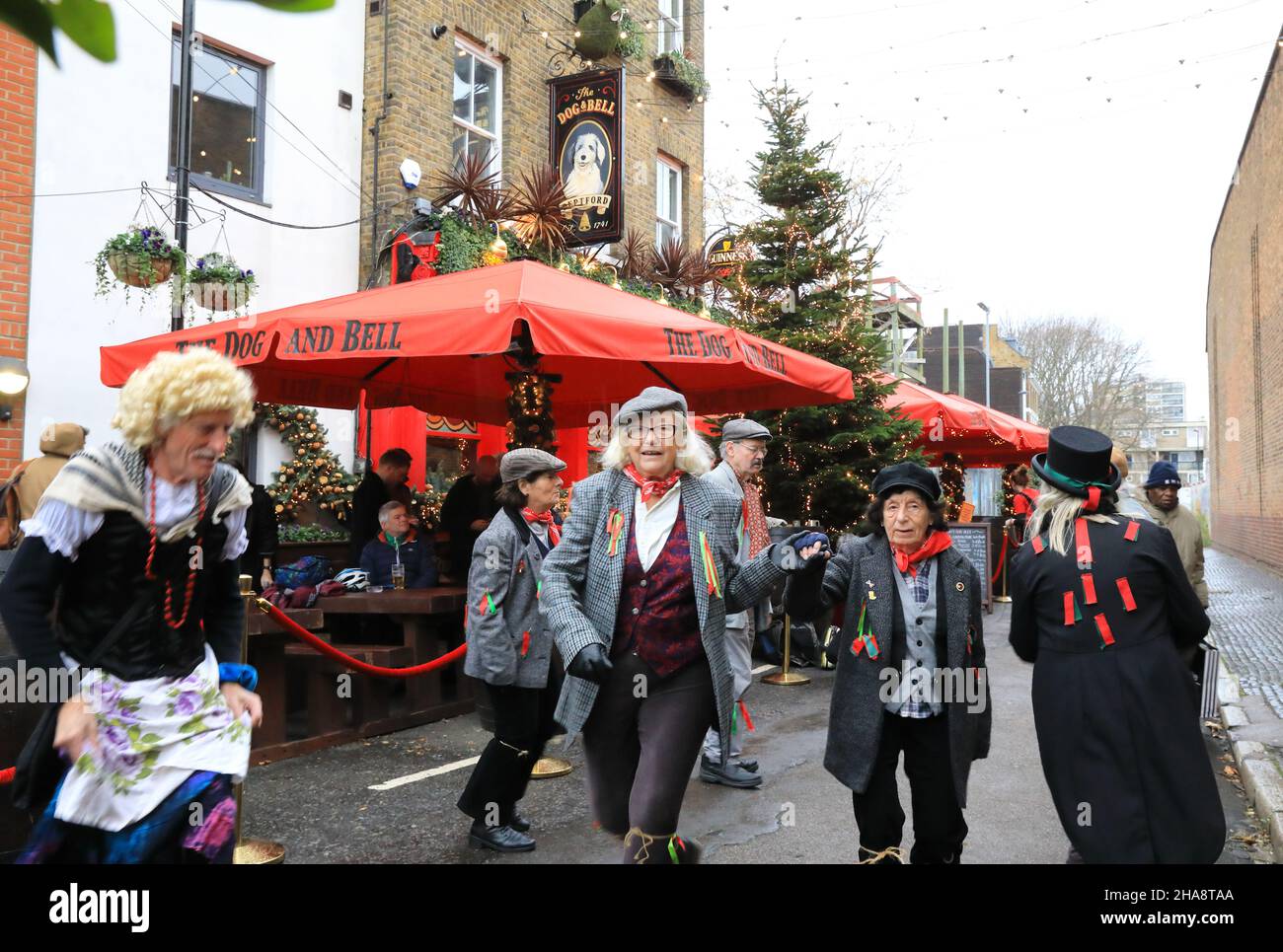 London, UK, December 11th 2021. Fowlers Molly Dancers tour pubs in ...