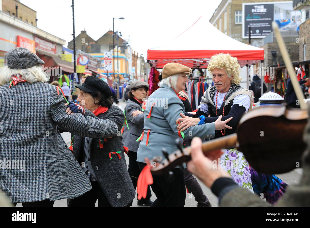 London, UK, December 11th 2021. Fowlers Molly Dancers tour pubs in ...