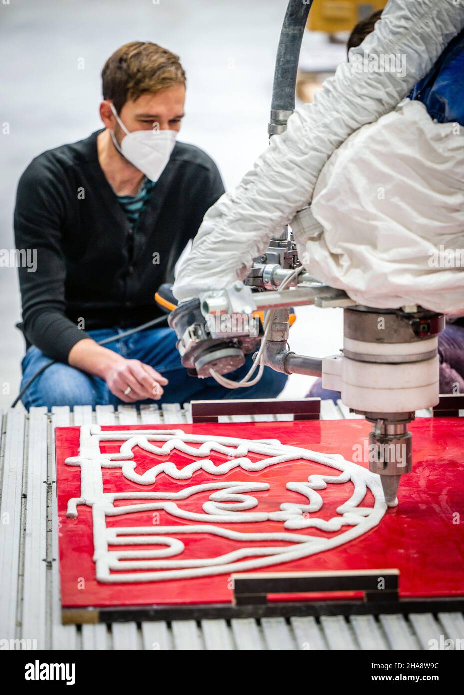 10 December 2021, Saxony, Chemnitz: Enrico Rudolph from the research ...