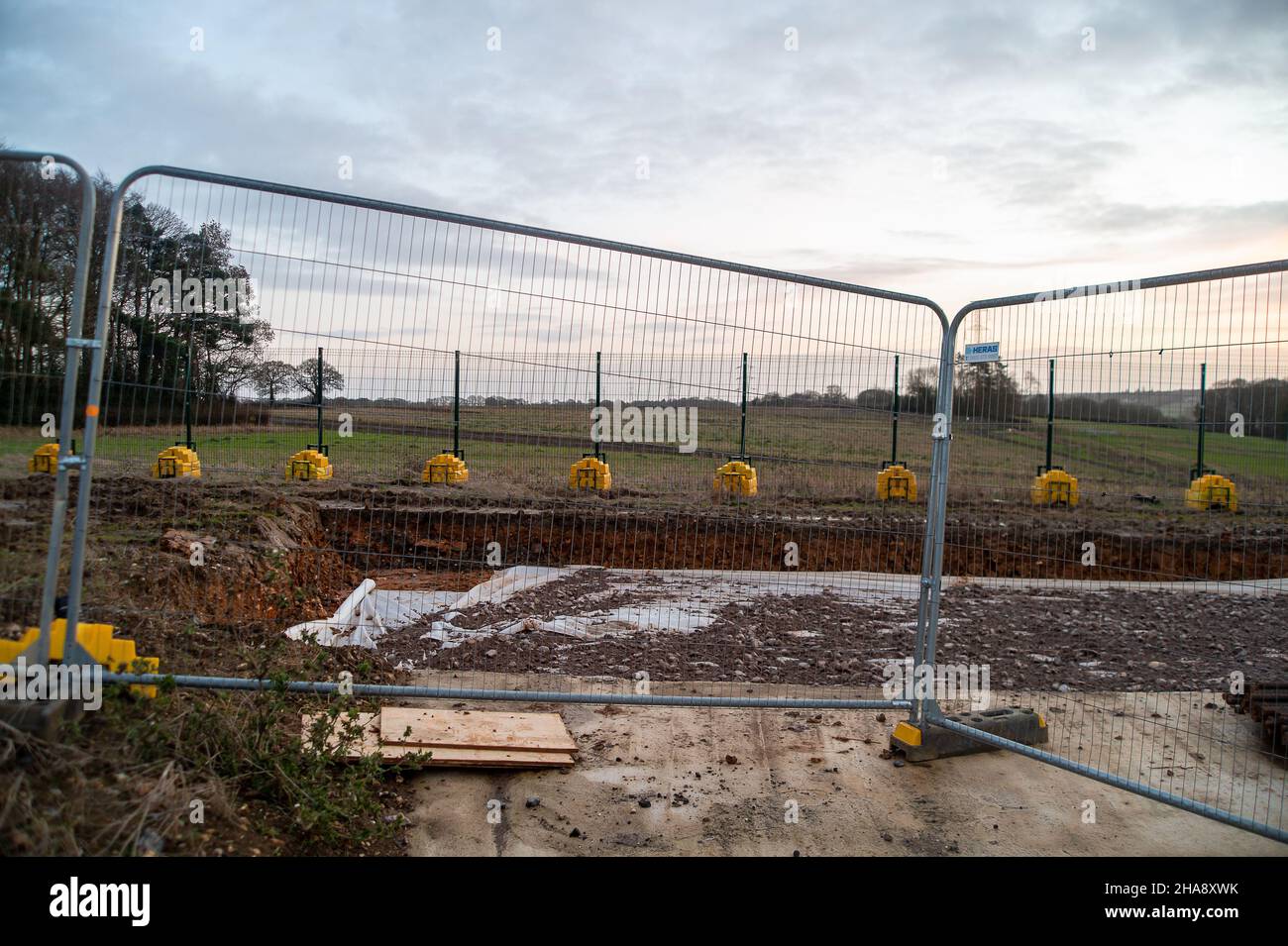 Aylesbury Vale, Buckinghamshire, UK. 8th December, 2021. Part of an HS2 ...