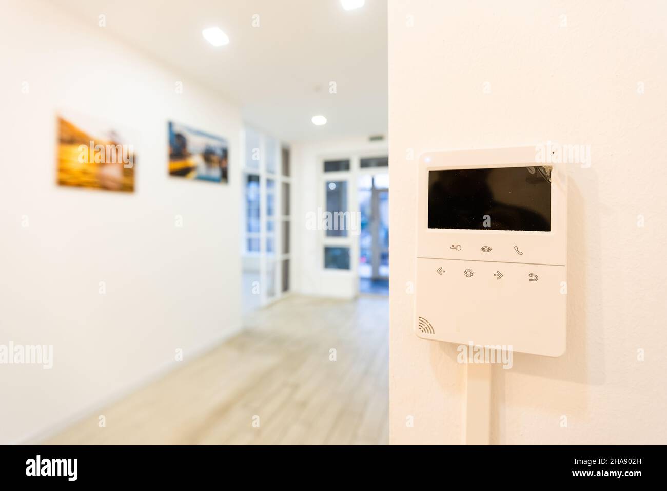 Intercom glass hi-res stock photography and images - Alamy