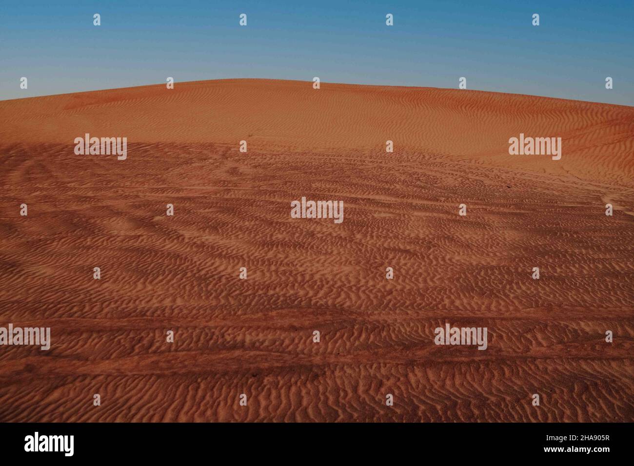 empty desert with ridges and blue sky Stock Photo - Alamy