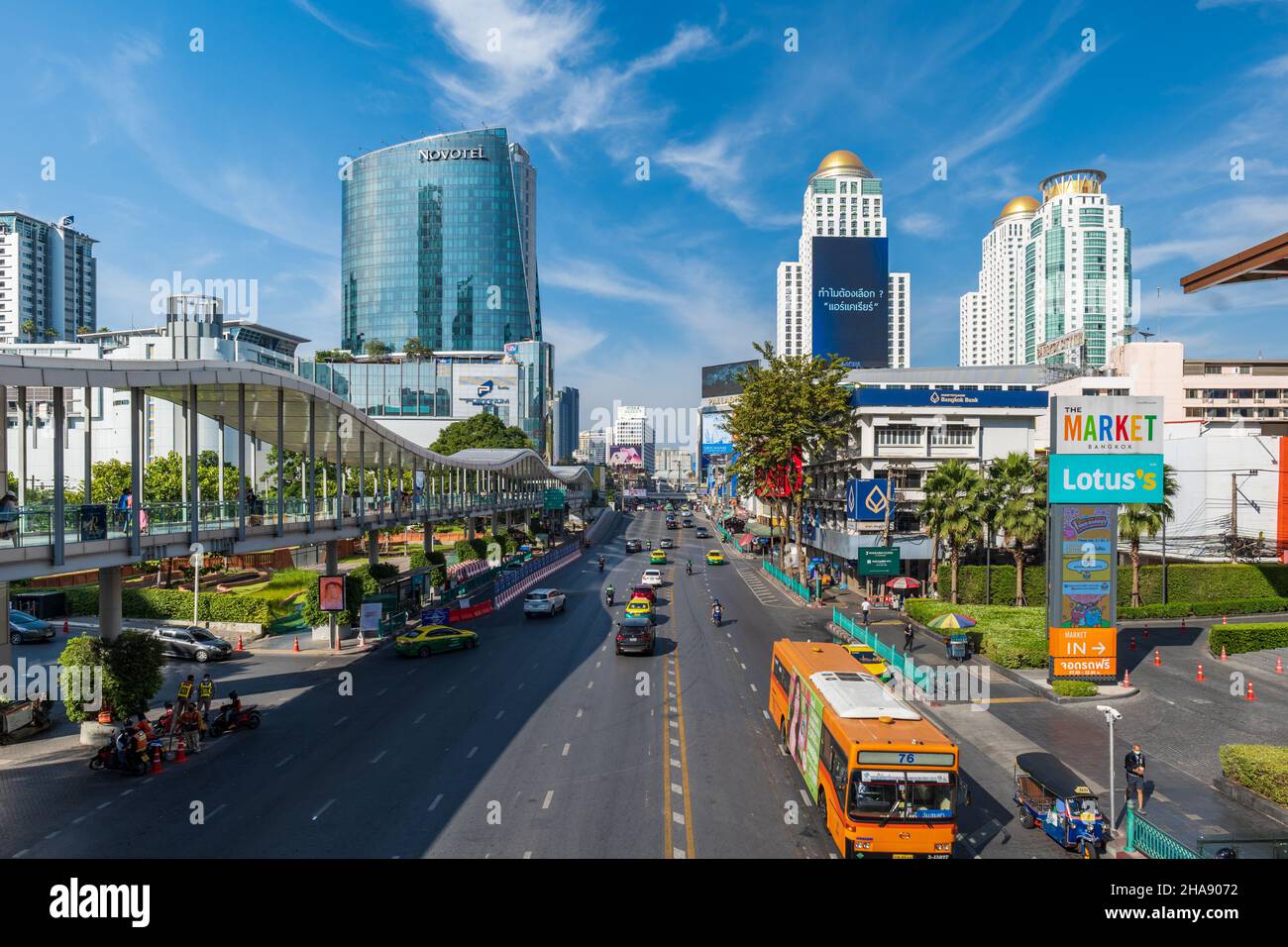 Bangkok, Thailand – December 2021: Bangkok downtown city center Siam ...