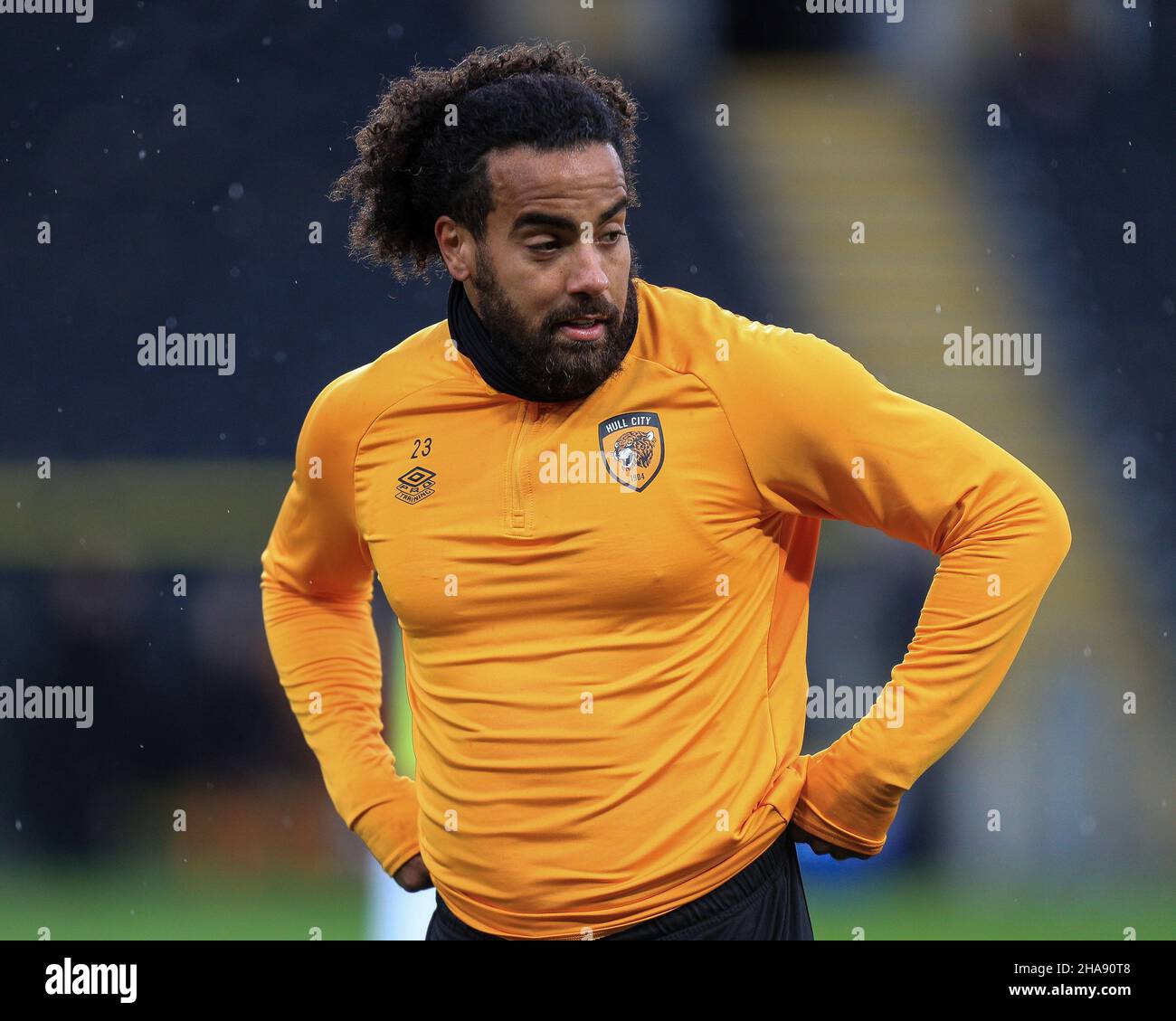 Tom Huddlestone #23 of Hull City during the pre match warm up Stock ...