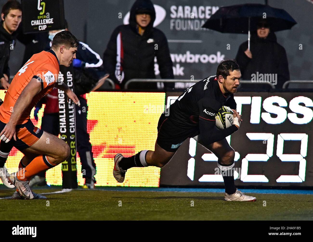 Barnet, United Kingdom. 11th Dec, 2021. EPCR Challenge Cup. Saracens V ...