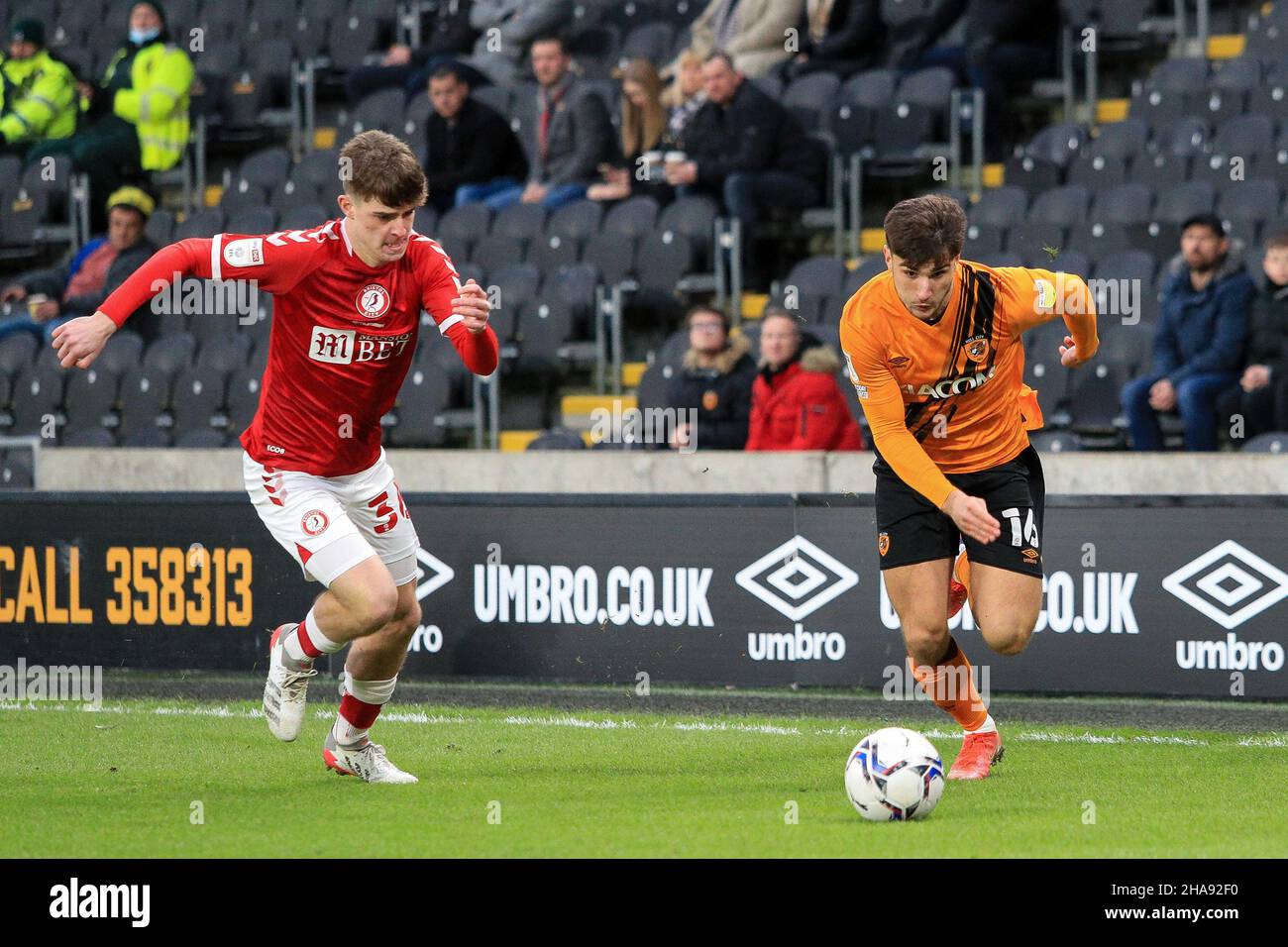 Ryan Longman #16 of Hull City attacking down the wing during the game ...