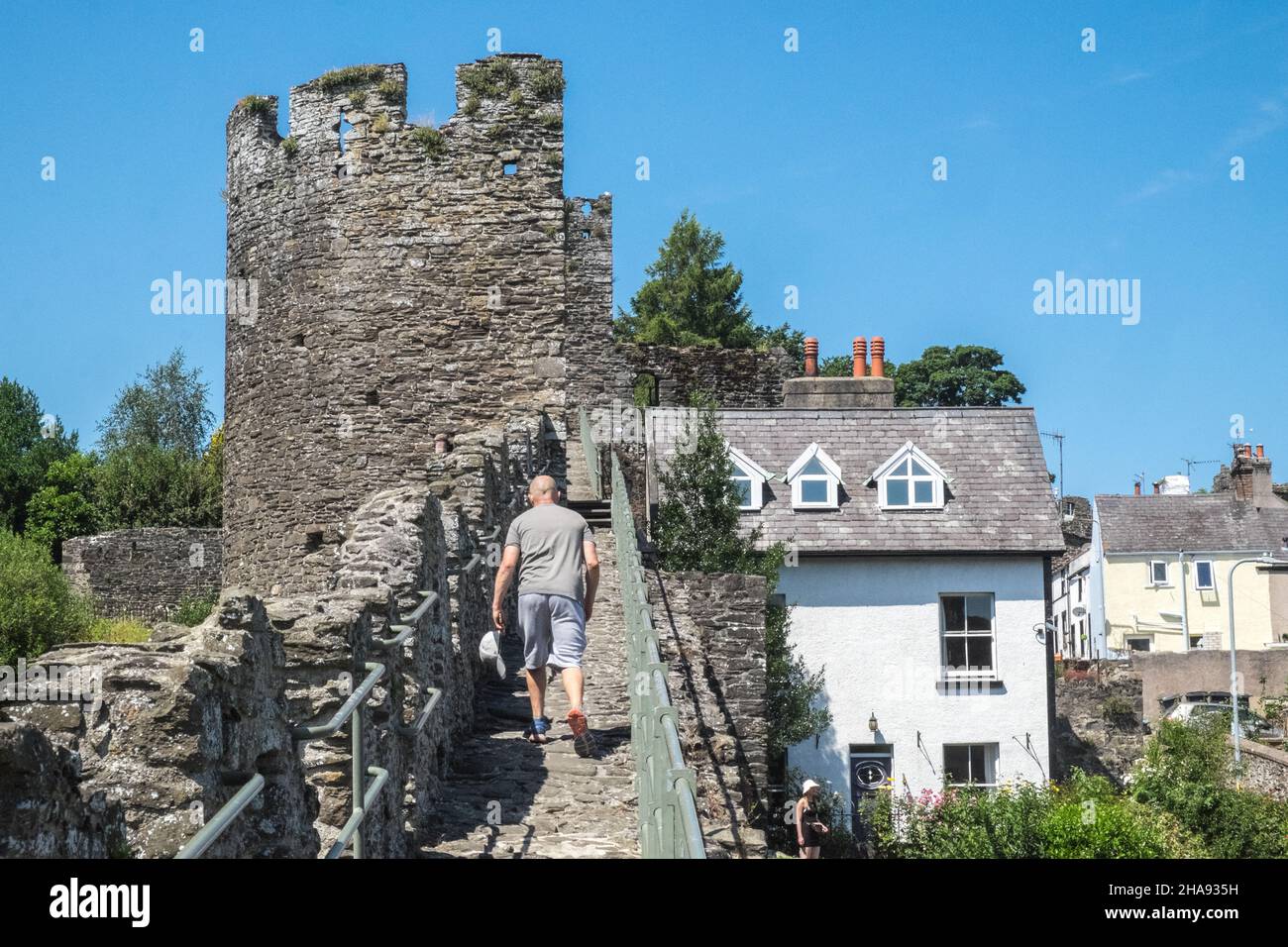 Conwy castle viewed from the north hi-res stock photography and images ...