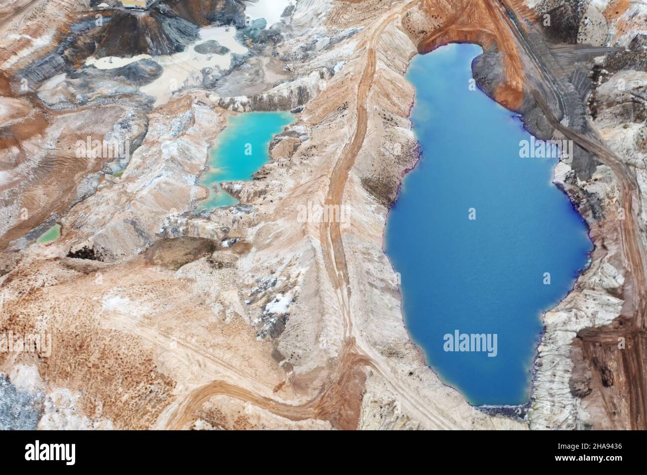 Plant for the extraction and enrichment of titanium and other rare ores ...