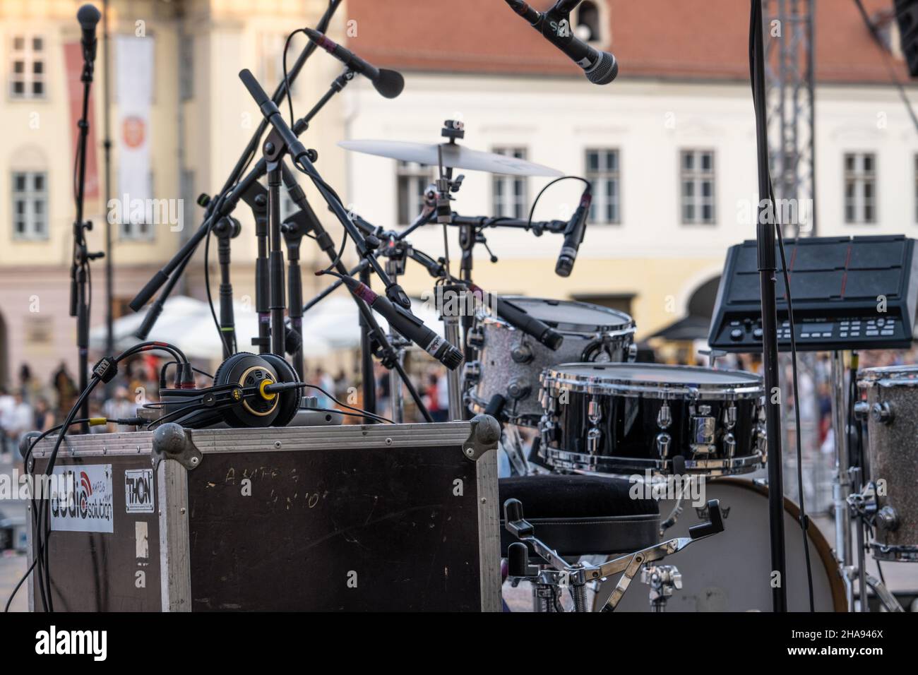 Stage instruments empty hi-res stock photography and images - Alamy