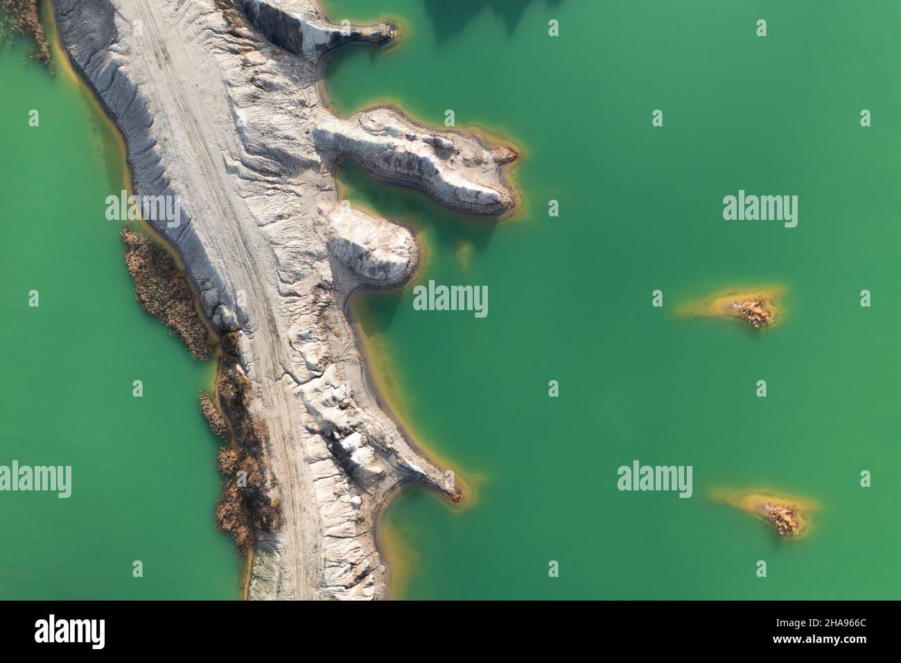 Plant for the extraction and enrichment of titanium and other rare ores ...