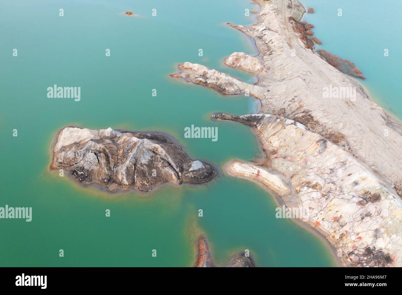 Plant for the extraction and enrichment of titanium and other rare ores ...