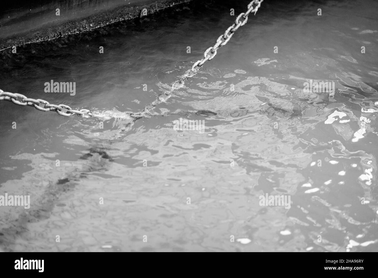 Criss crossed hi-res stock photography and images - Alamy