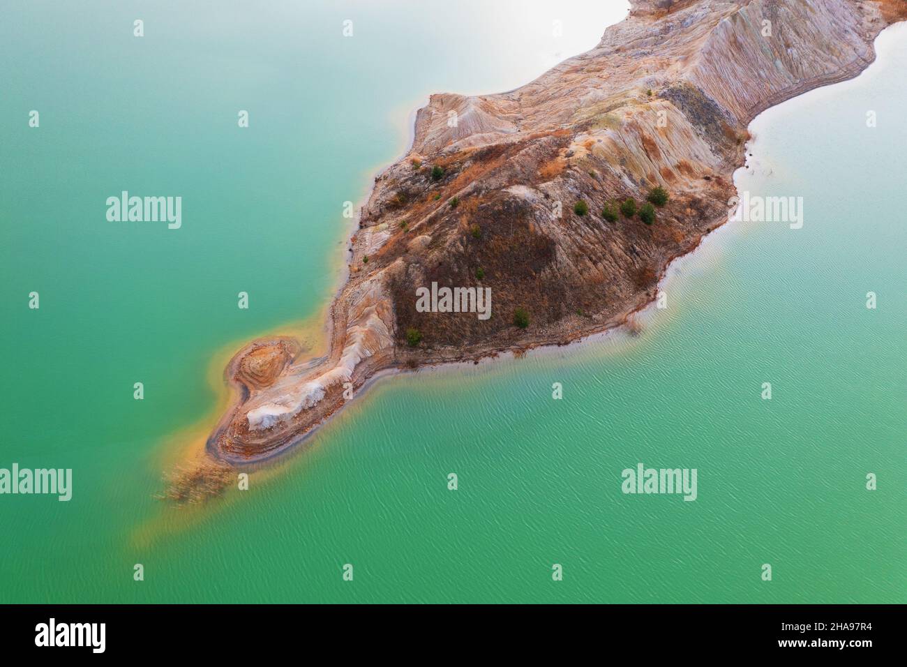 Plant for the extraction and enrichment of titanium and other rare ores ...