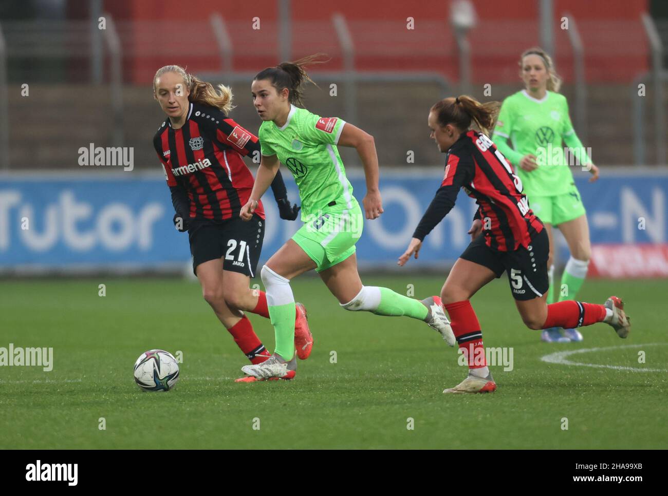 Leverkusen, Germany. 11th Dec, 2021. Flyeralarm women, Bundesliga ...