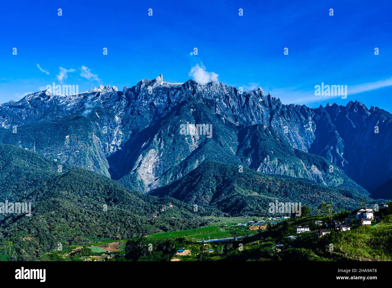 Beautiful scenery of Mount Kinabalu Sabah Stock Photo - Alamy