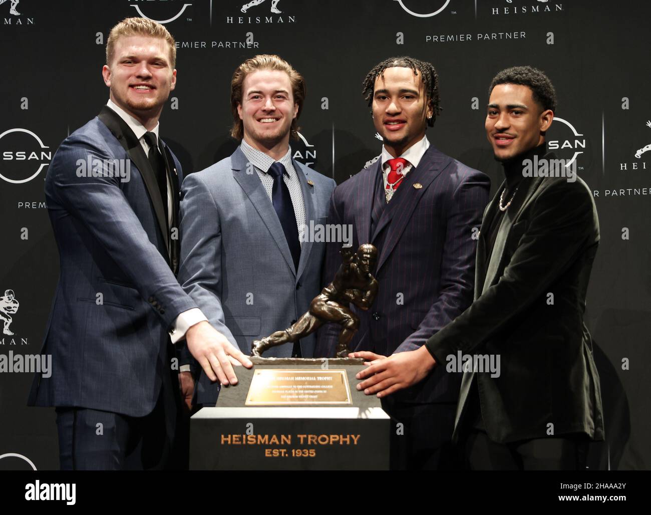 Pose with the heisman trophy hi-res stock photography and images - Alamy