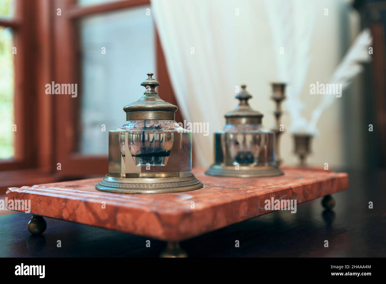 Vintage retro brass inkwell hi-res stock photography and images - Alamy