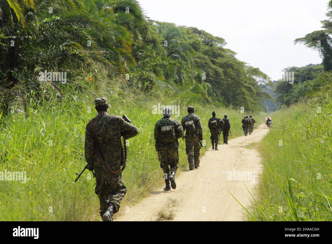 (211212) --, Dec. 12, 2021 (Xinhua) -- Soldiers are seen during a joint ...