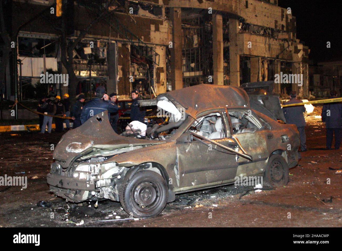 Istanbul bomb attack 2003 hi-res stock photography and images - Alamy