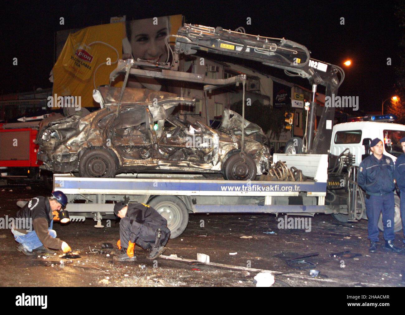 Istanbul bomb attack 2003 hi-res stock photography and images - Alamy