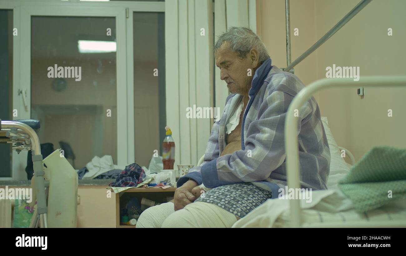 The patient is 72 years old. Extensive polyarthritis. Surgery hip ...