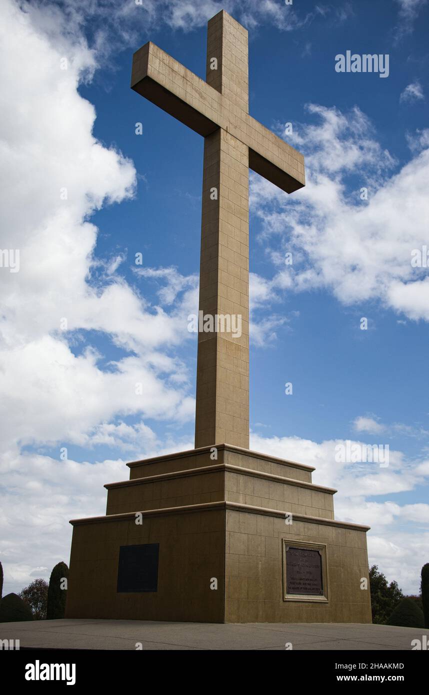 Mount Macedon Memorial Cross with blue skies Stock Photo - Alamy