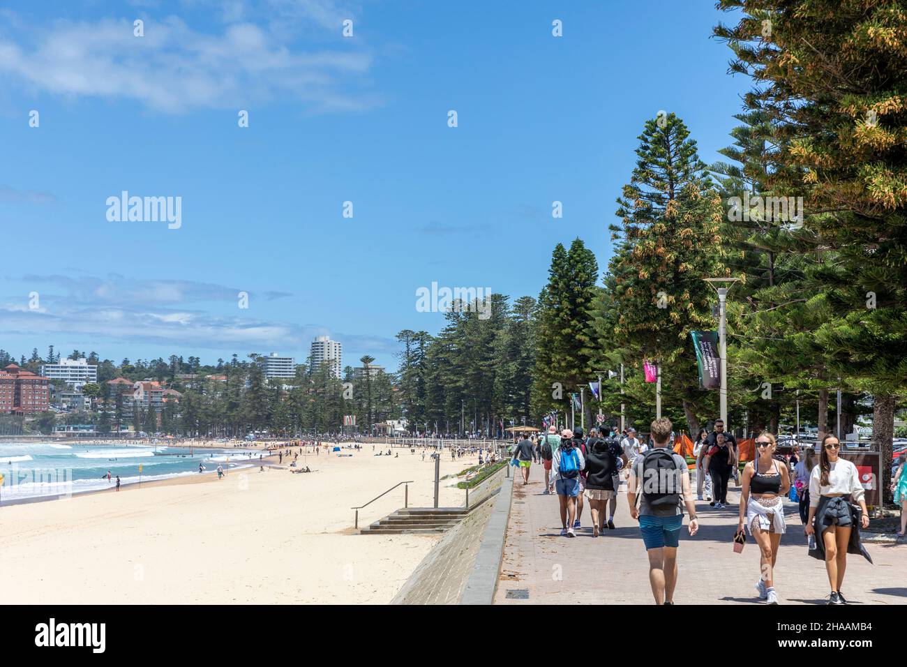 Sydney summer day at Manly Beach on the east coast, Sydney northern ...