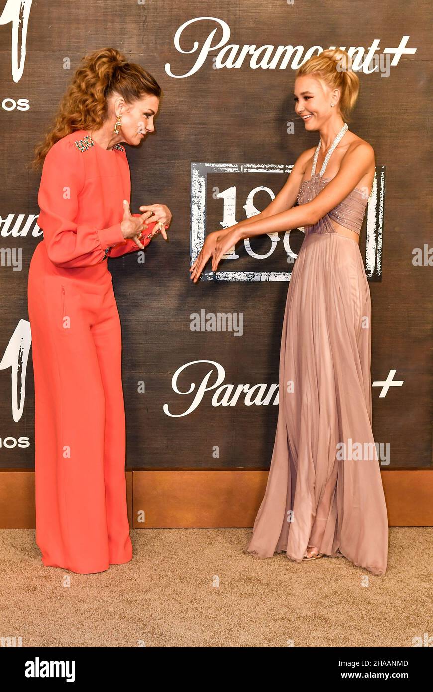 Faith hill 1883 hi-res stock photography and images - Alamy