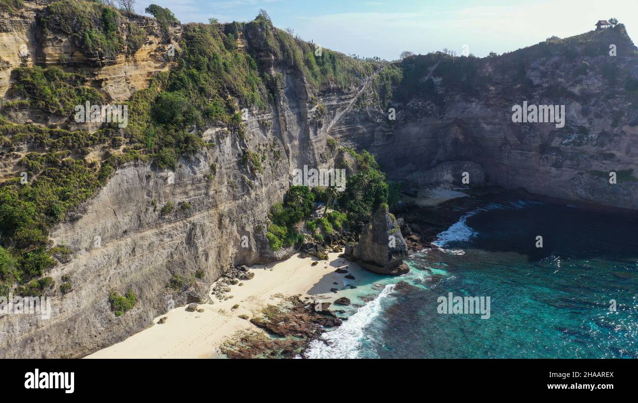 Thousand Islands Viewpoint. diamond Beach, Lima Raja in Nusa Penida ...