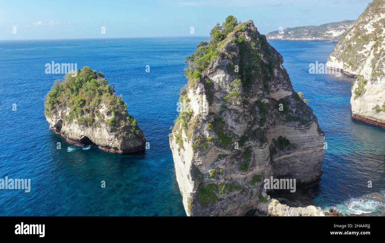 Thousand Islands Viewpoint. diamond Beach, Lima Raja in Nusa Penida ...
