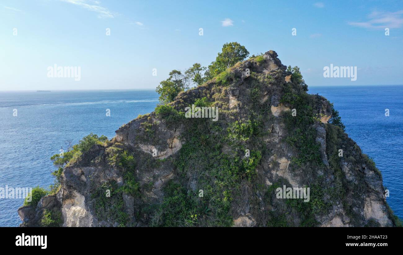 Thousand Islands Viewpoint. diamond Beach, Lima Raja in Nusa Penida ...