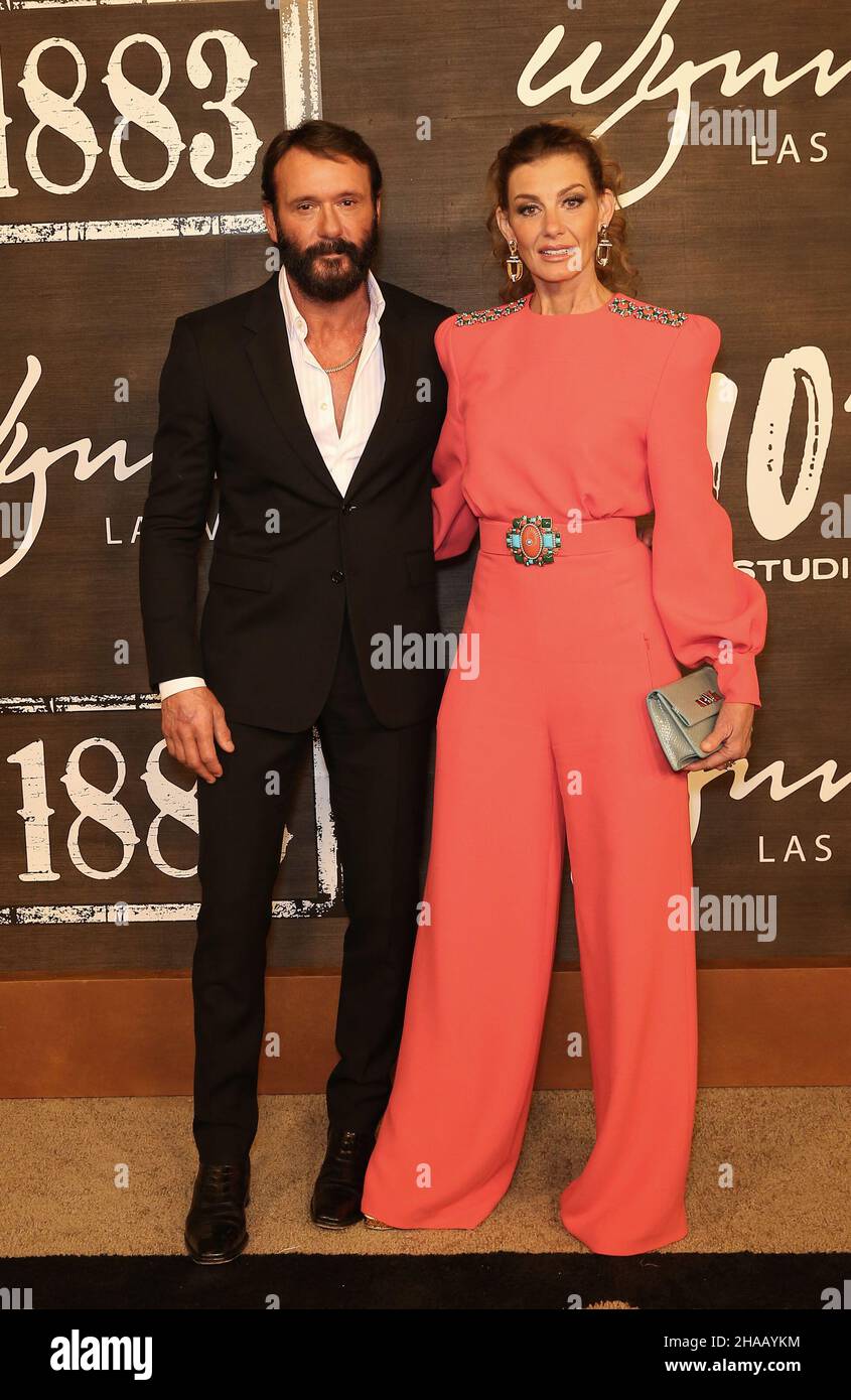 Faith hill tim mcgraw yellowstone hi-res stock photography and images ...