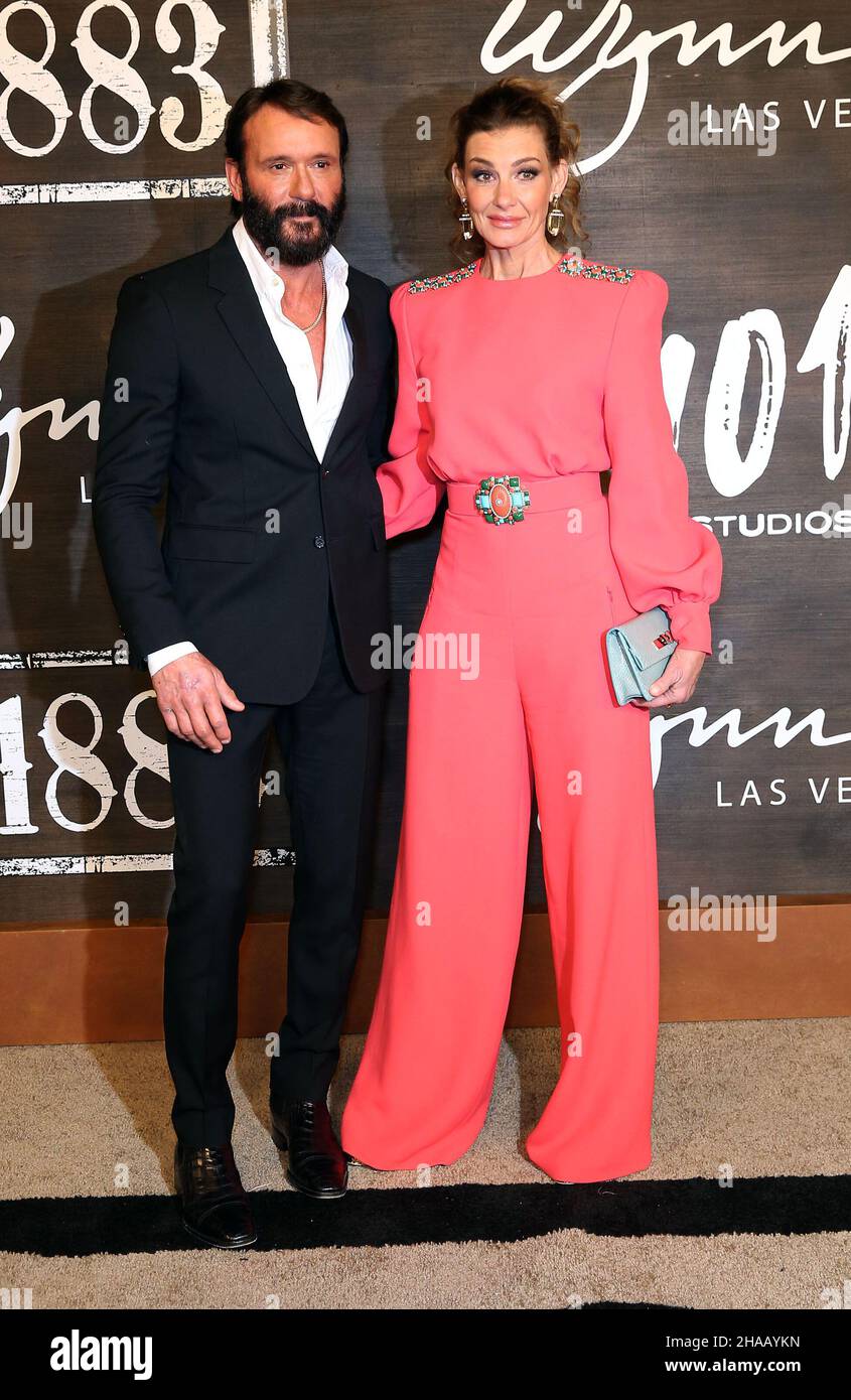 Faith hill tim mcgraw yellowstone hi-res stock photography and images ...