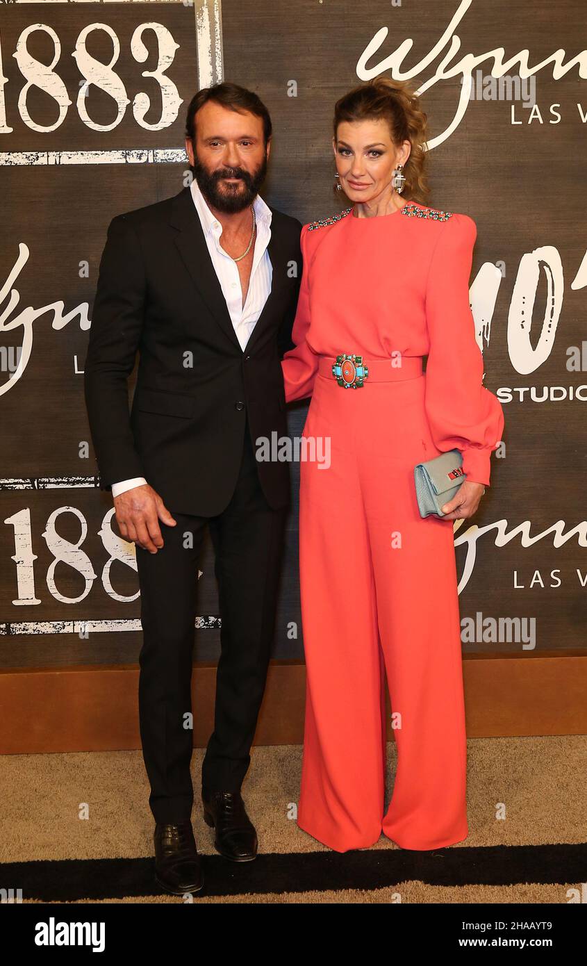 Faith hill tim mcgraw yellowstone hi-res stock photography and images ...