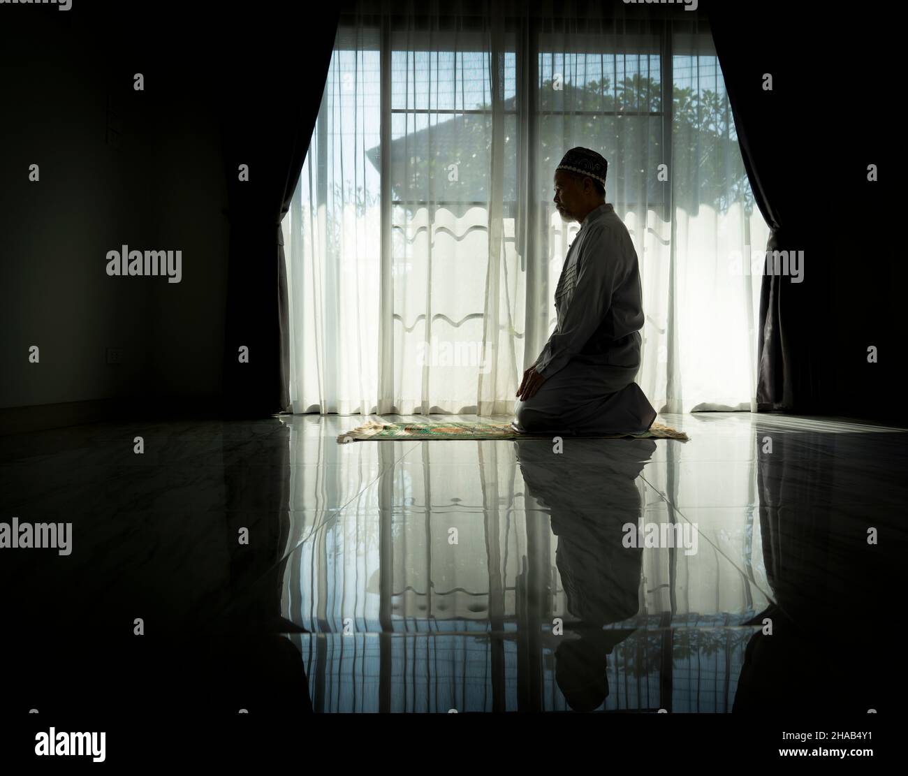 Muslim man praying in Living room at Home. Religion Duty Diary ...
