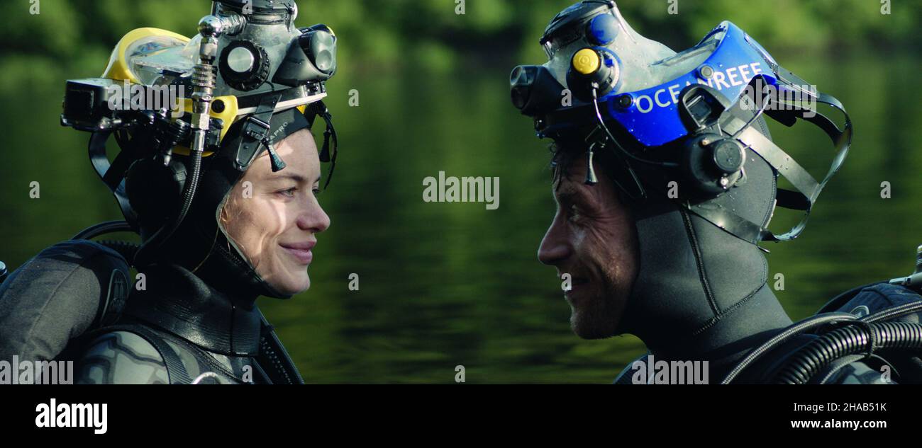 CAMILLE ROWE and JAMES JAGGER in THE DEEP HOUSE (2021), directed by ...