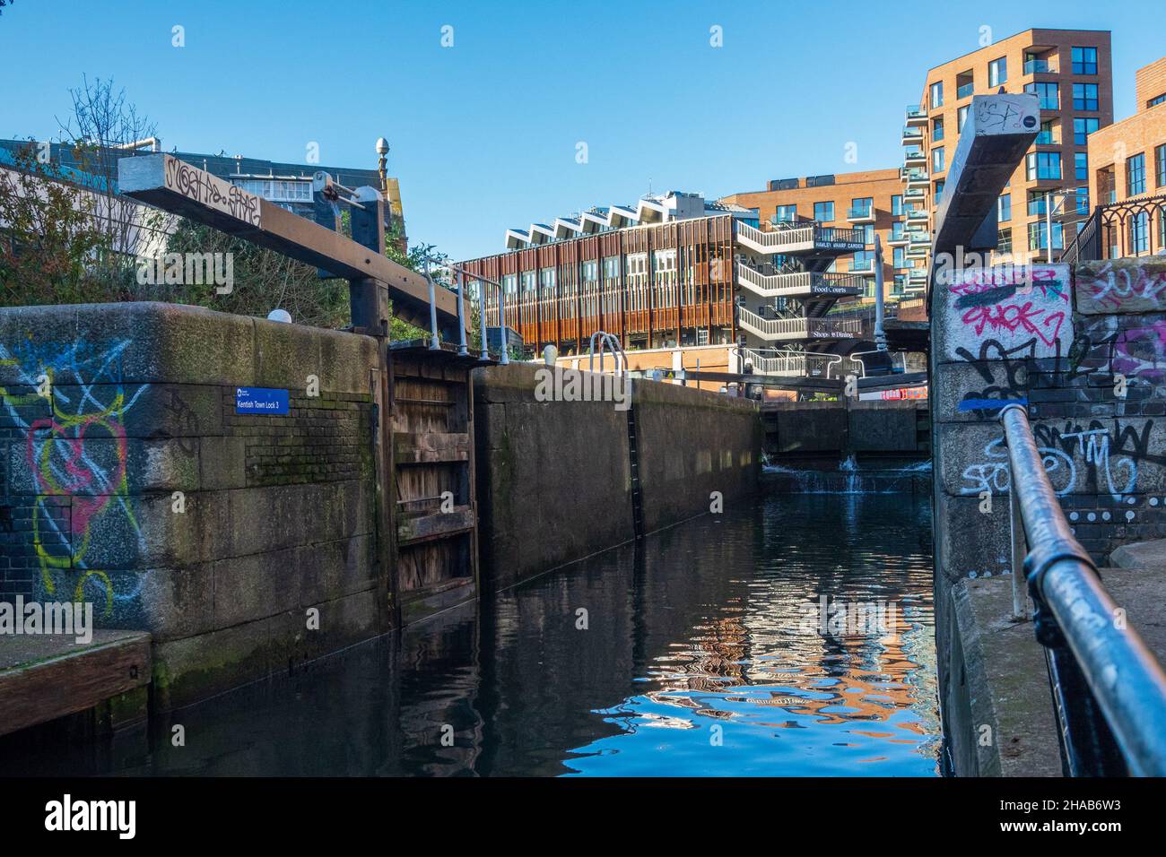 Kentish town lock 1 hi-res stock photography and images - Alamy