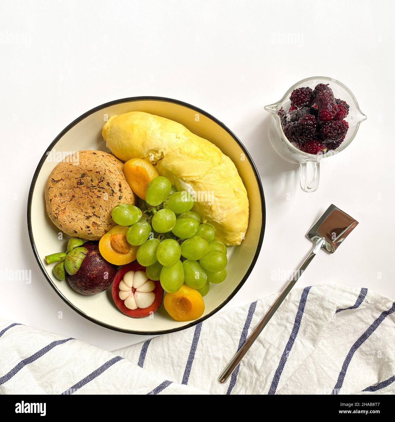Fruit Plate for a healthy lifestyle Stock Photo - Alamy