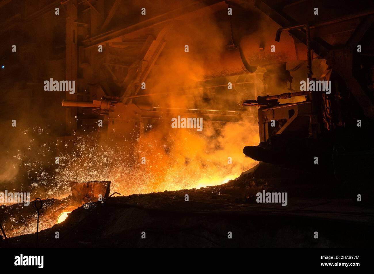 Metal flows in an earthen channel Stock Photo - Alamy