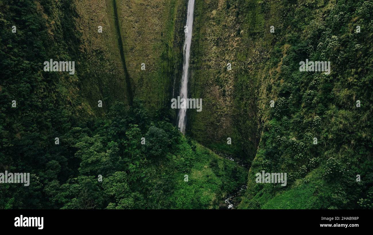 Hiilawe waterfall hawaii hi-res stock photography and images - Alamy